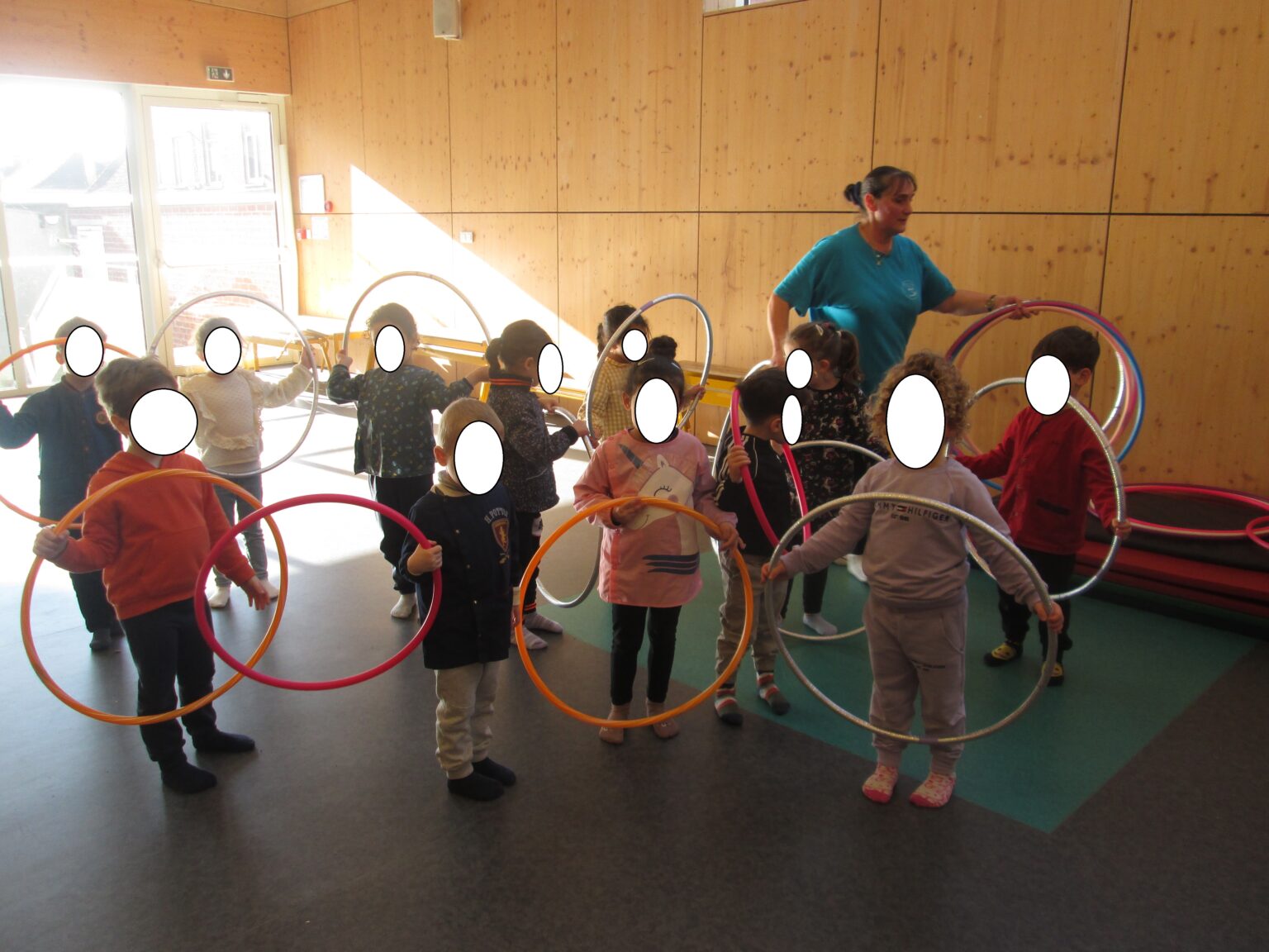 Découverte de la gym rythmique en maternelle … – École Saint Éloi ...