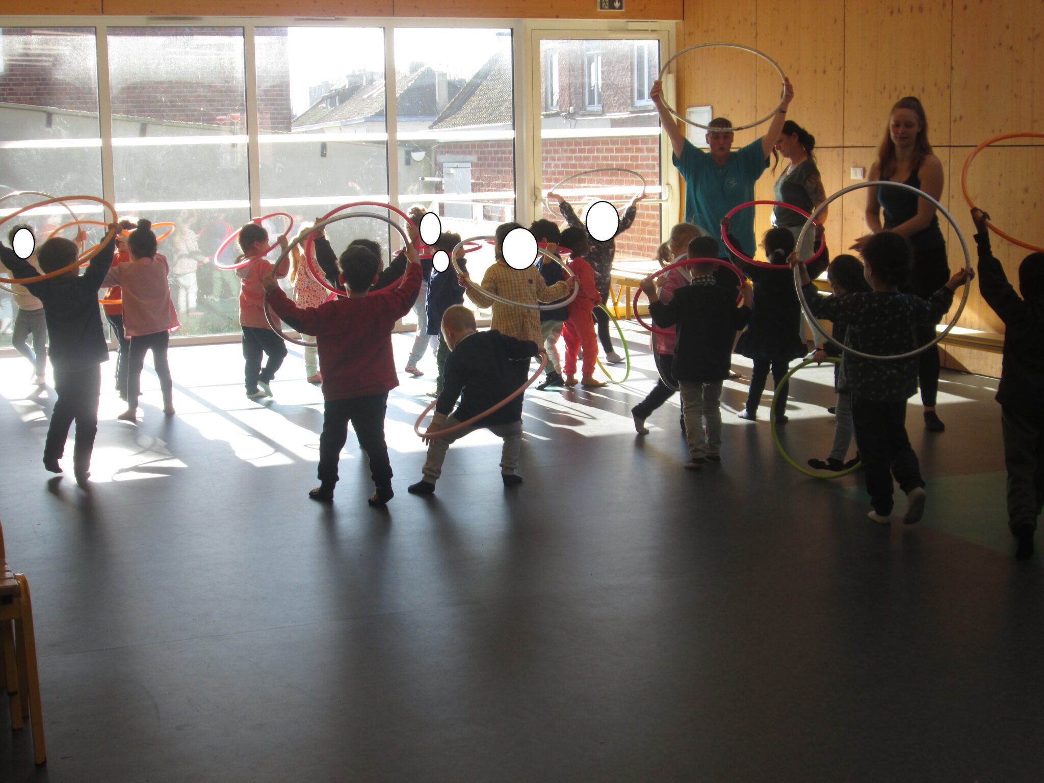 Découverte de la gym rythmique en maternelle … – École Saint Éloi ...