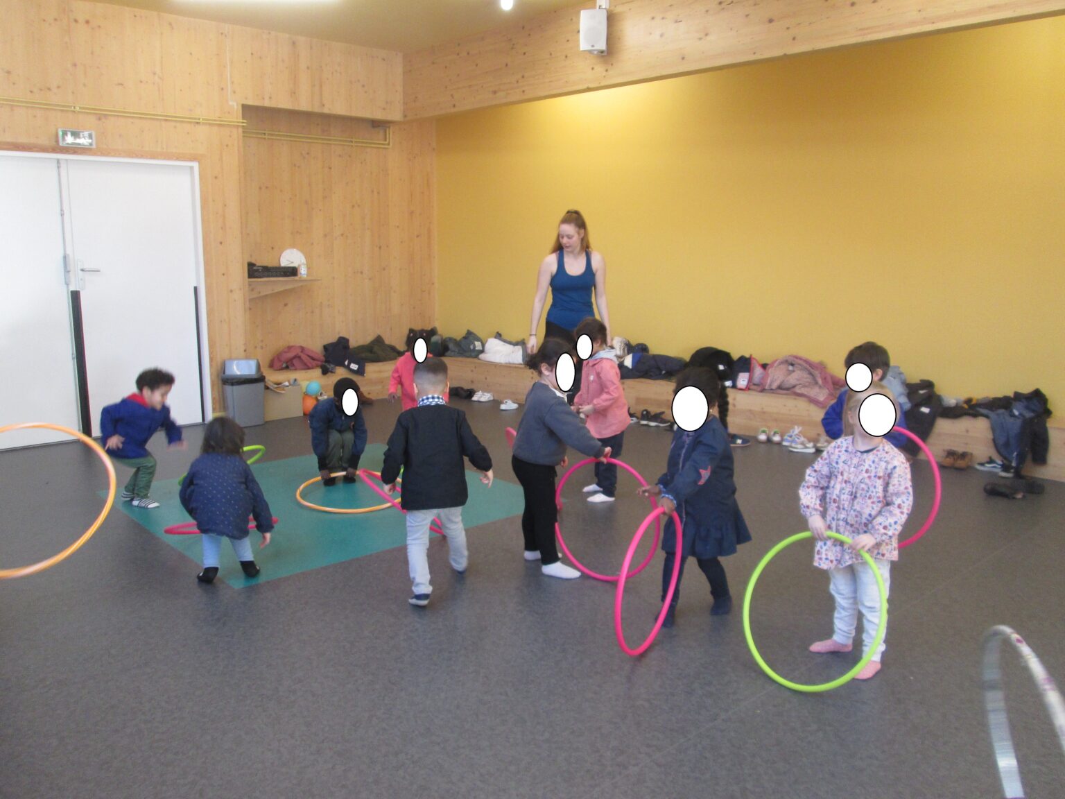 Découverte de la gym rythmique en maternelle … – École Saint Éloi ...